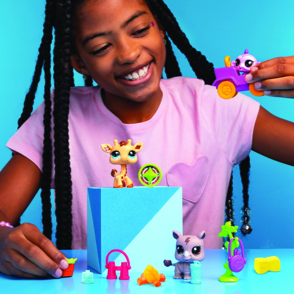 524-Littlest-Pet-Shop-LPS-Safari-Play-Pack-Lifestyle3 | ImageBank